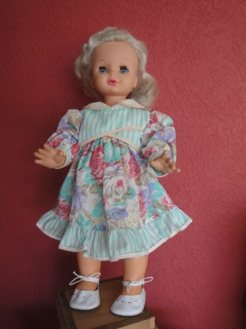 Poupée de taille moyenne avec ses habits (D'occasion) à Saxon pour CHF ...