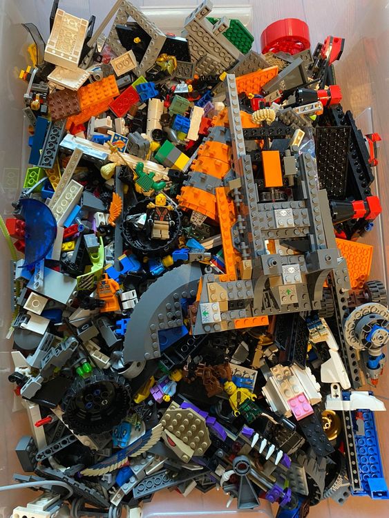Über 11kg Lego mit Figuren unsortiert ab CHF 1.- | Kaufen auf Ricardo