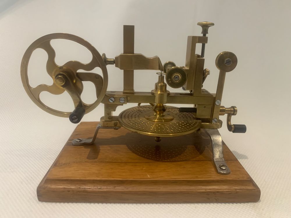 Machine à tailler et diviser - ancien outillage d’horloger (Gebraucht ...
