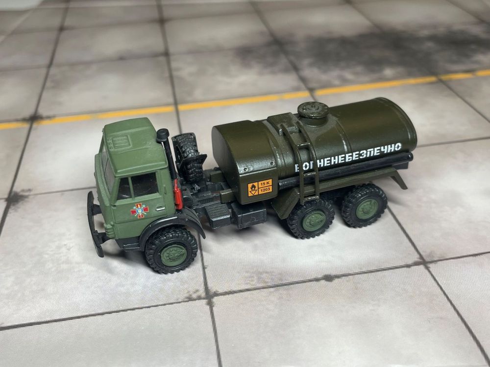 Kamaz Tanker Ukraine National Guard 1/87 (Neu und originalverpackt) in ...