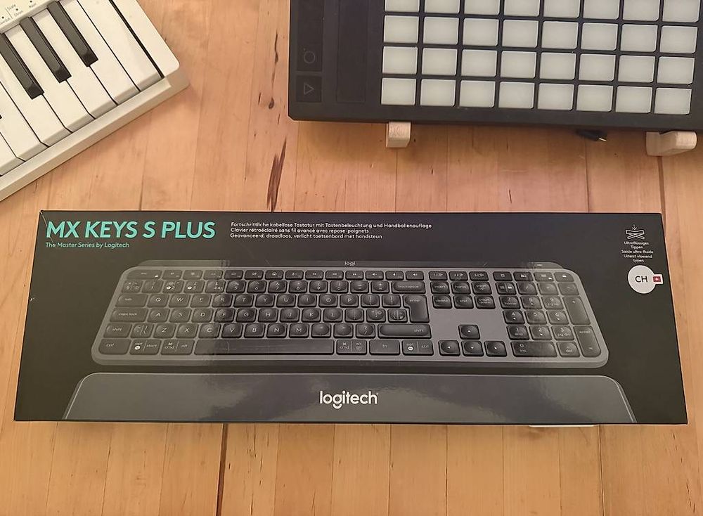 Logitech MX KEYS S PLUS + Handgelenkauflage + Logibolt (Gebraucht) in ...