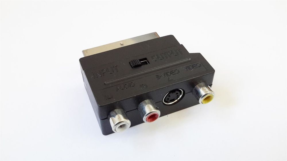 Adapter Scart auf 3x Cinch 4pol mini-DIN (Neu und originalverpackt) in ...