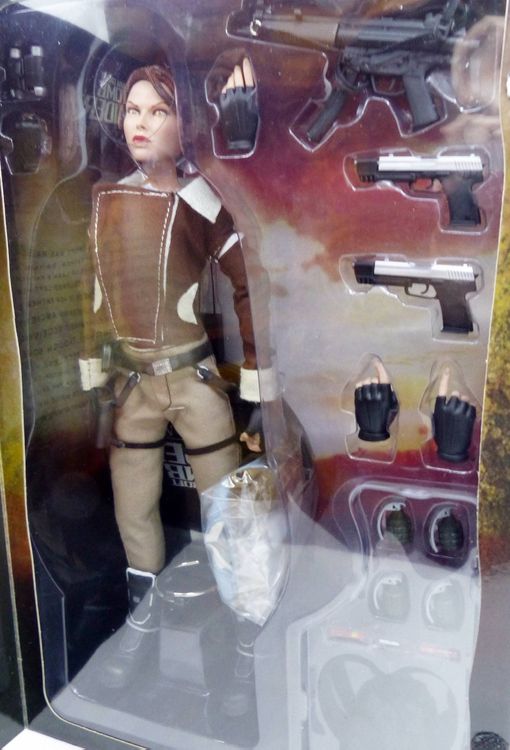 LARA CROFT TOMB RAIDER LEGEND SIDESHOW 1:6 FIGURE 12" (Gebraucht) in ...