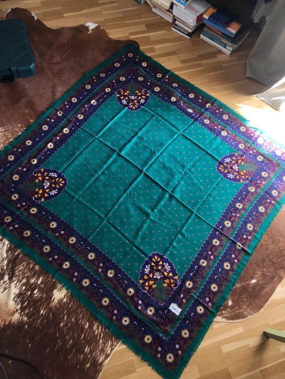 Yves Saint Laurent Foulard 135 x 135 YSL (Gebraucht) in Zürich für CHF ...