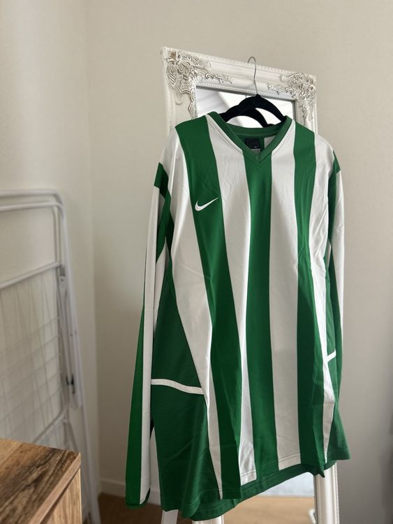 Neues Nice Football Shirt XXL - Grün/Weiss gestreift (Neu und ...