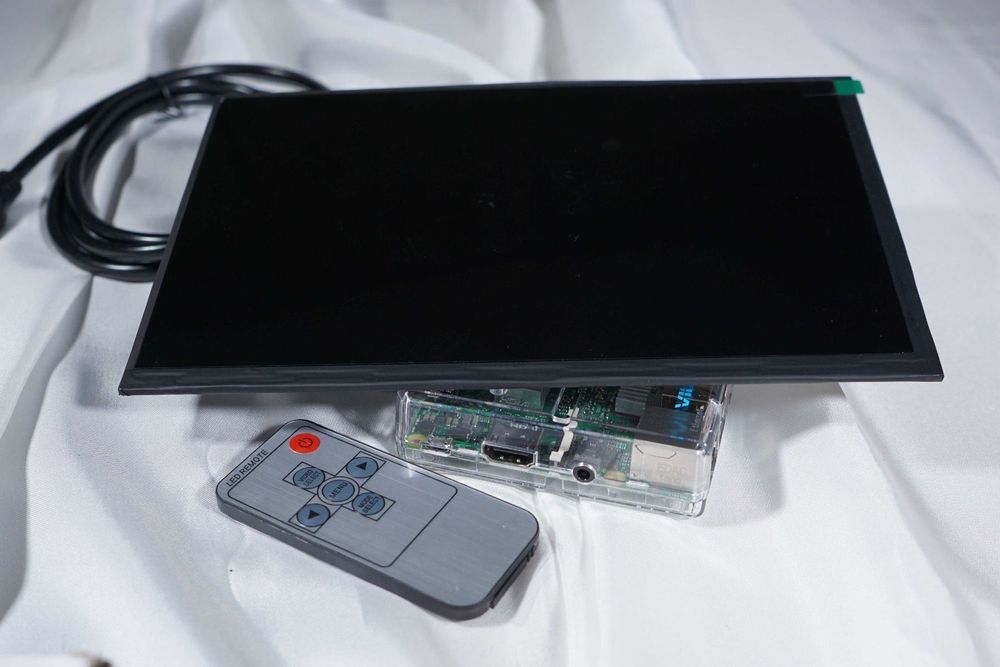 Raspberry Pi 3 Mod. B mit Bildschirm-Set (Neu (gemäss Beschreibung)) in ...