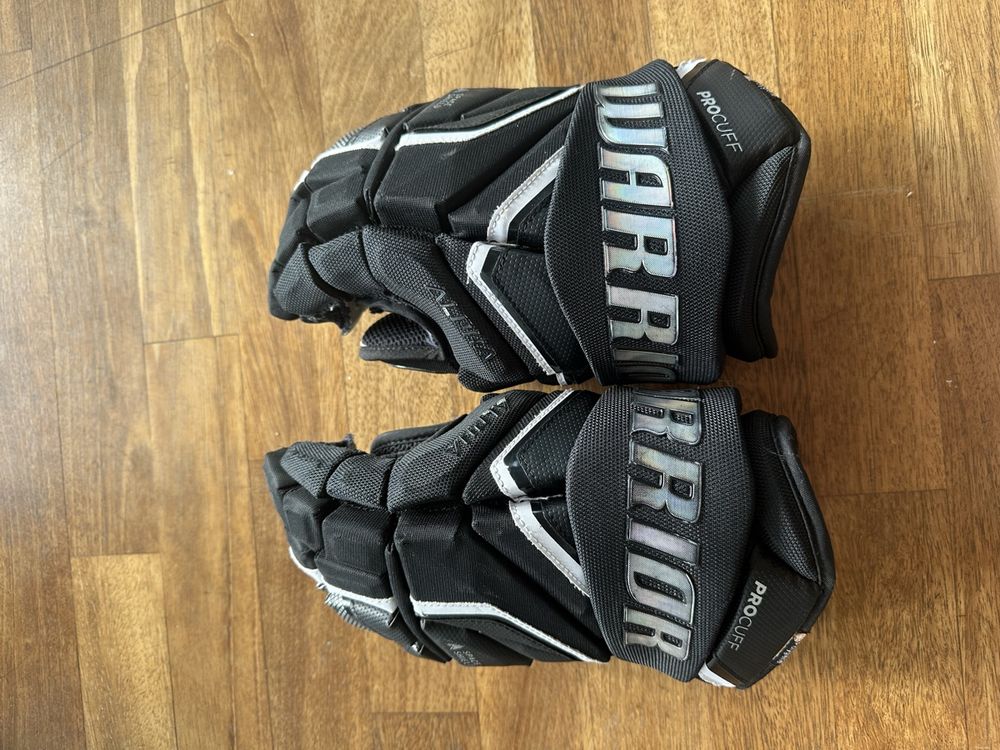 Warrior Alpha LX2 Pro Handschuhe/ Nick Meile (Gebraucht) in Wolfwil für ...