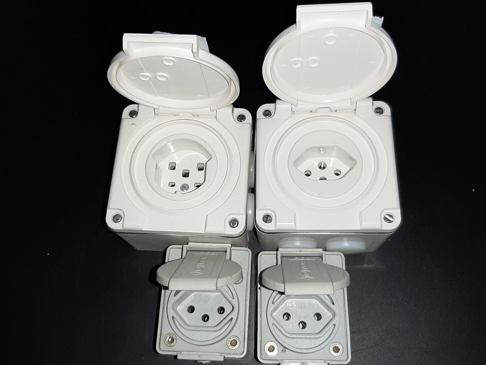 4 Nasssteckdosen Aufputz 1xT25 IP55, 1xT13 IP55, 2xT13 IP54 (Gebraucht) in Büren an der Aare für ...