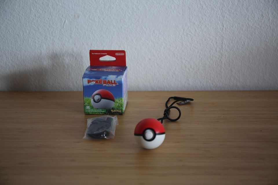 Pokéball Plus - Pokéball und Controller in einem | Kaufen auf Ricardo