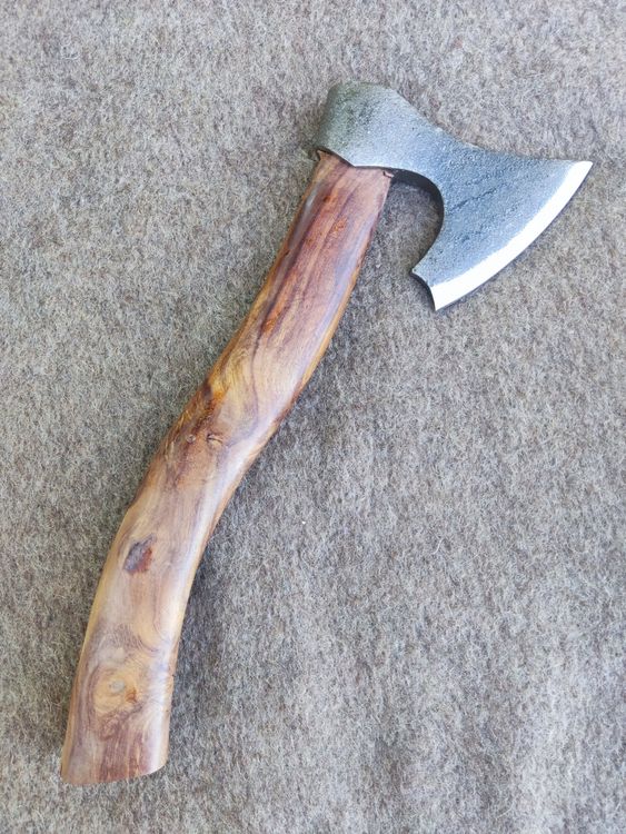 Scharfes und kompaktes Outdoor Beil (Neu und originalverpackt) in ...