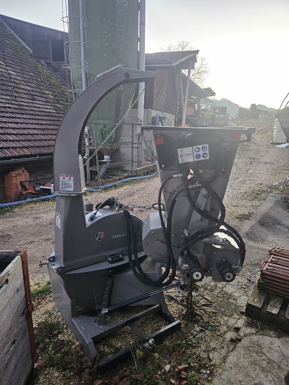 holzhacker (Gebraucht) in Seehof für CHF 2500 – nur Abholung auf ...