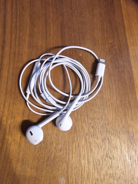 Apple İphone Lightning Headset Original ab 5.- (Gebraucht) in Wallbach ...
