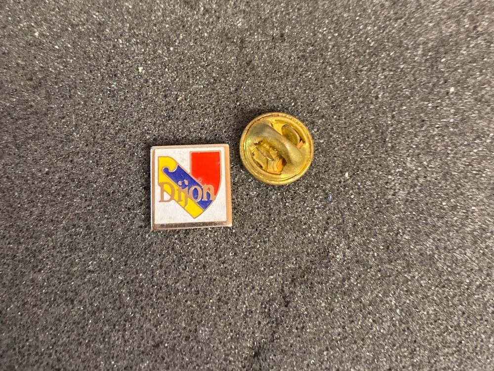 Pin's vintage Dijon | Kaufen auf Ricardo