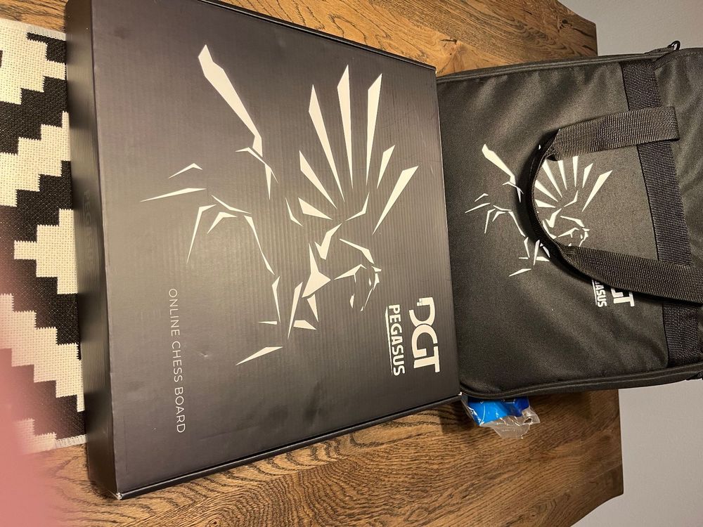 Chess computer DGT Centaur + bag travel | Kaufen auf Ricardo