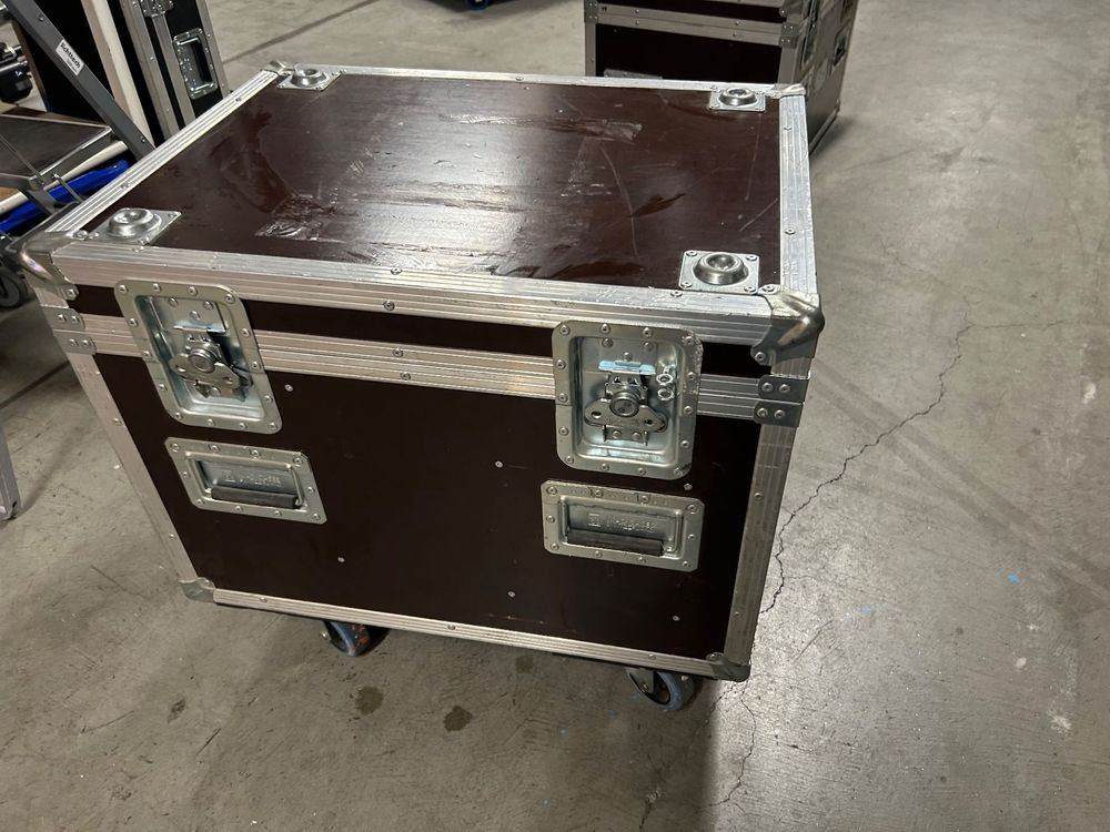 Robuster Transportkoffer mit Rollen und Einlagen (Gebraucht) in ...