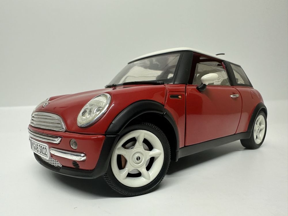 Mini Cooper 1:18, rot-weiss, Solido (Gebraucht) in Strengelbach für CHF ...