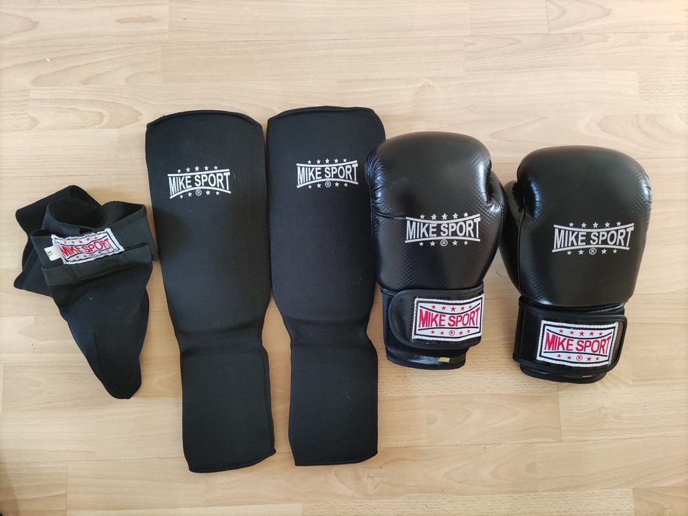 Thai/Kick Box Set (Gebraucht) in Aarau für CHF 11 – mit Lieferung auf ...