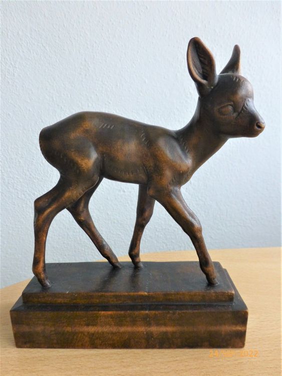 Antikes Reh auf Sockel aus Holz handgeschnitzt P. Huggler. (Gebraucht ...