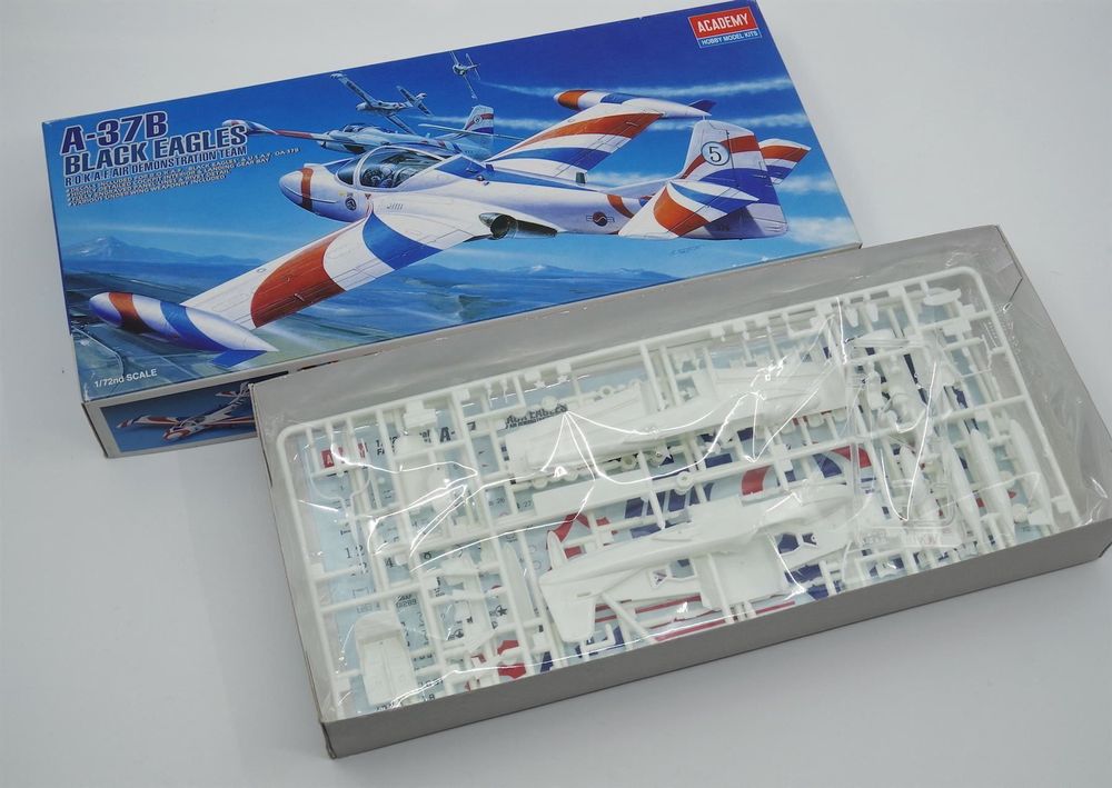 Kit Academy 1/72 Cessna A-37 Dragonfly (Neu und originalverpackt) in ...