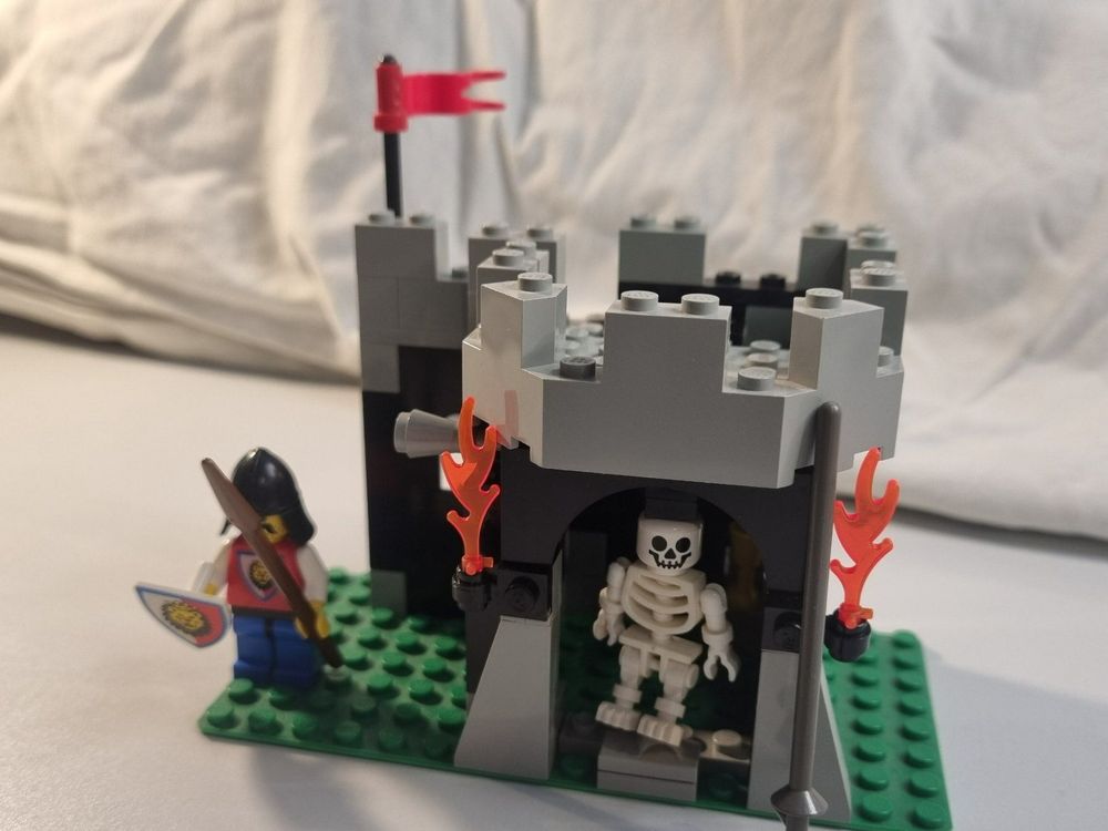 Lego Ritter mit kleiner Festung und Skelett N°6036 | Kaufen auf Ricardo