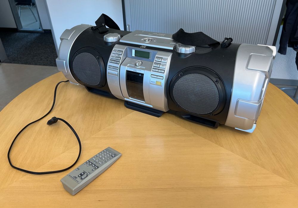JVC BoomBlaster RV-NB50 - silber (Gebraucht) in Wäldi für CHF 69 – mit ...