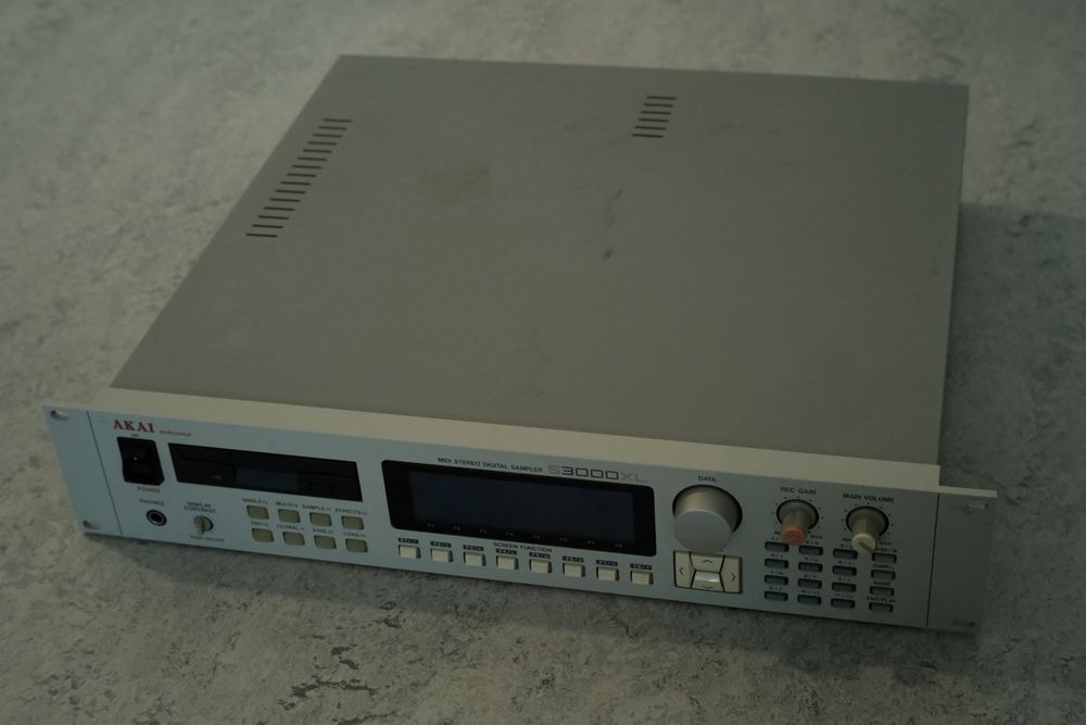 AKAI S 3000 XL Midi Stereo Sampler | 8 Outs | New Display | Kaufen auf ...