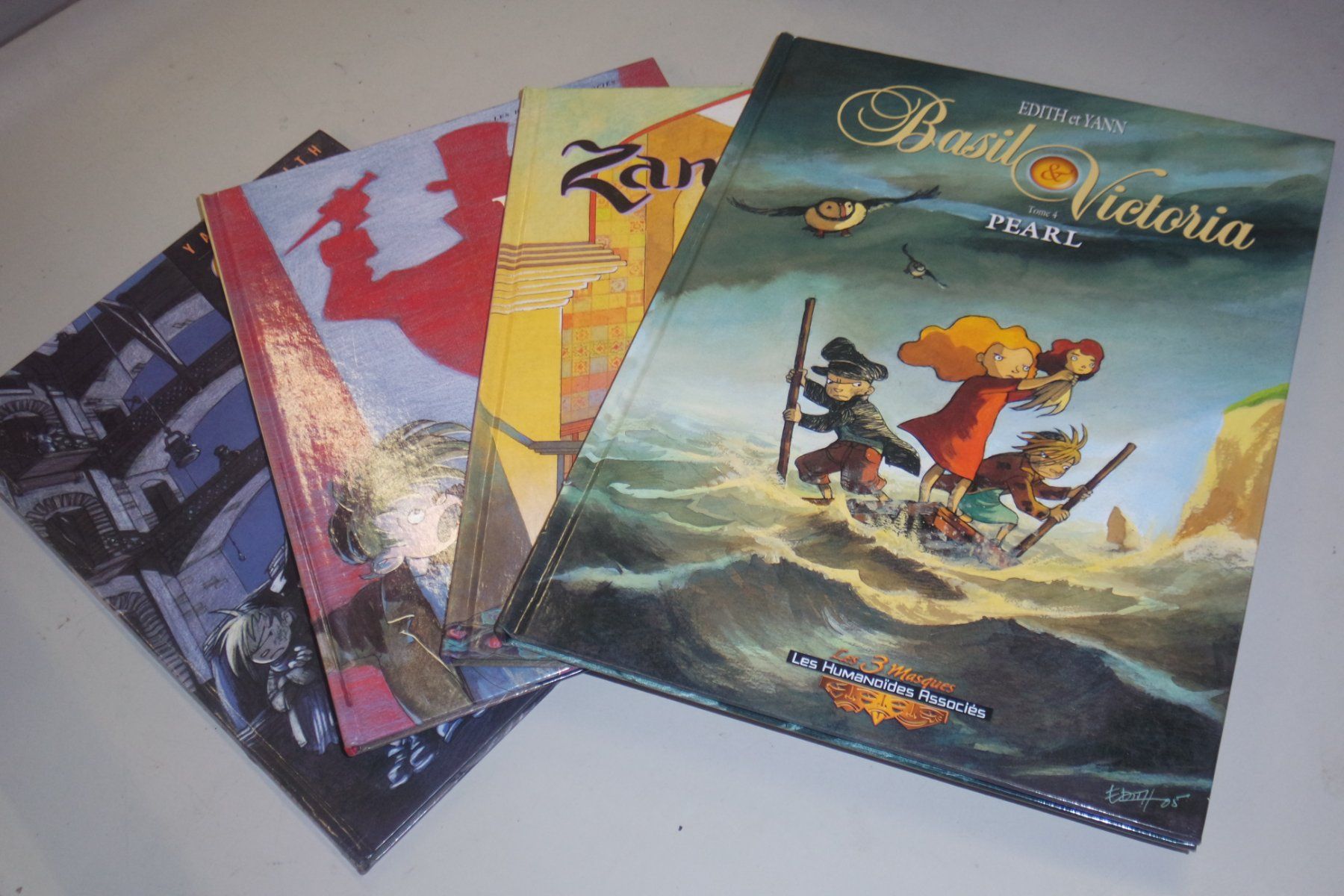 BASILE ET VICTORIA °°°° SÉRIE DE 4 ALBUMS °°°° (D'occasion) à Avenches ...