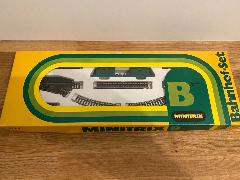 Minitrix 4994 Bahnhof-Set | Kaufen auf Ricardo