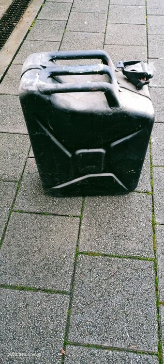 Heizöl 1 Kanister mit 20 Liter, Militärkanister (Gebraucht) in Flamatt für CHF 20 – nur Abholung ...