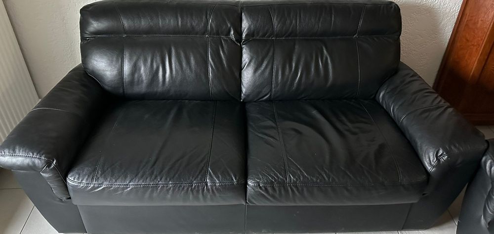 2x Schwarzes Ledersofa – 2-Sitzer & 3-Sitzer (Gebraucht) in Rheinfelden für CHF 700 – nur ...
