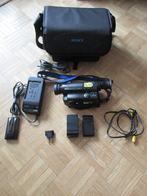 SONY Handycam Video 8 / CCD - TR330E Pal Videokamera (Gebraucht) in ...