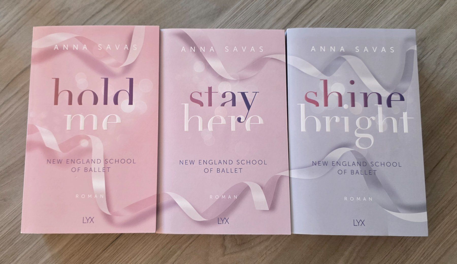 Hold Me (Band 1), Stay Here (Band 2) + Shine Bright (Band 3) (Gebraucht ...