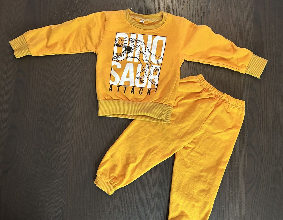 Cooles Dino-Set, ca. Gr. 74 🦖 (Gebraucht) in Reinach BL für CHF 1 – mit ...