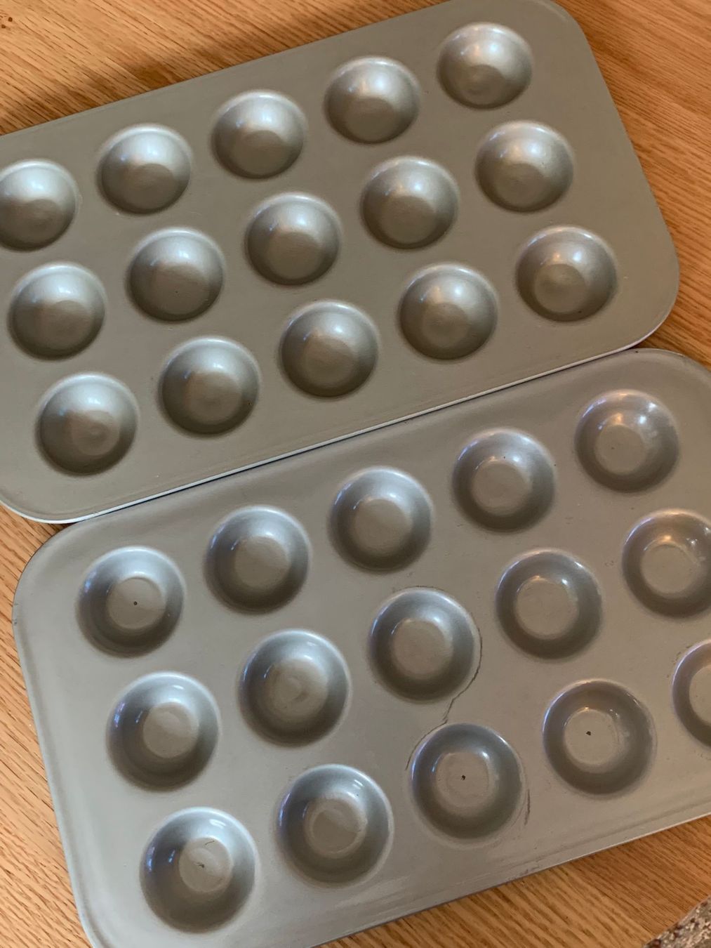 Backform 2 Stück für Mini Muffins oder Mini Burger Buns (Gebraucht) in ...