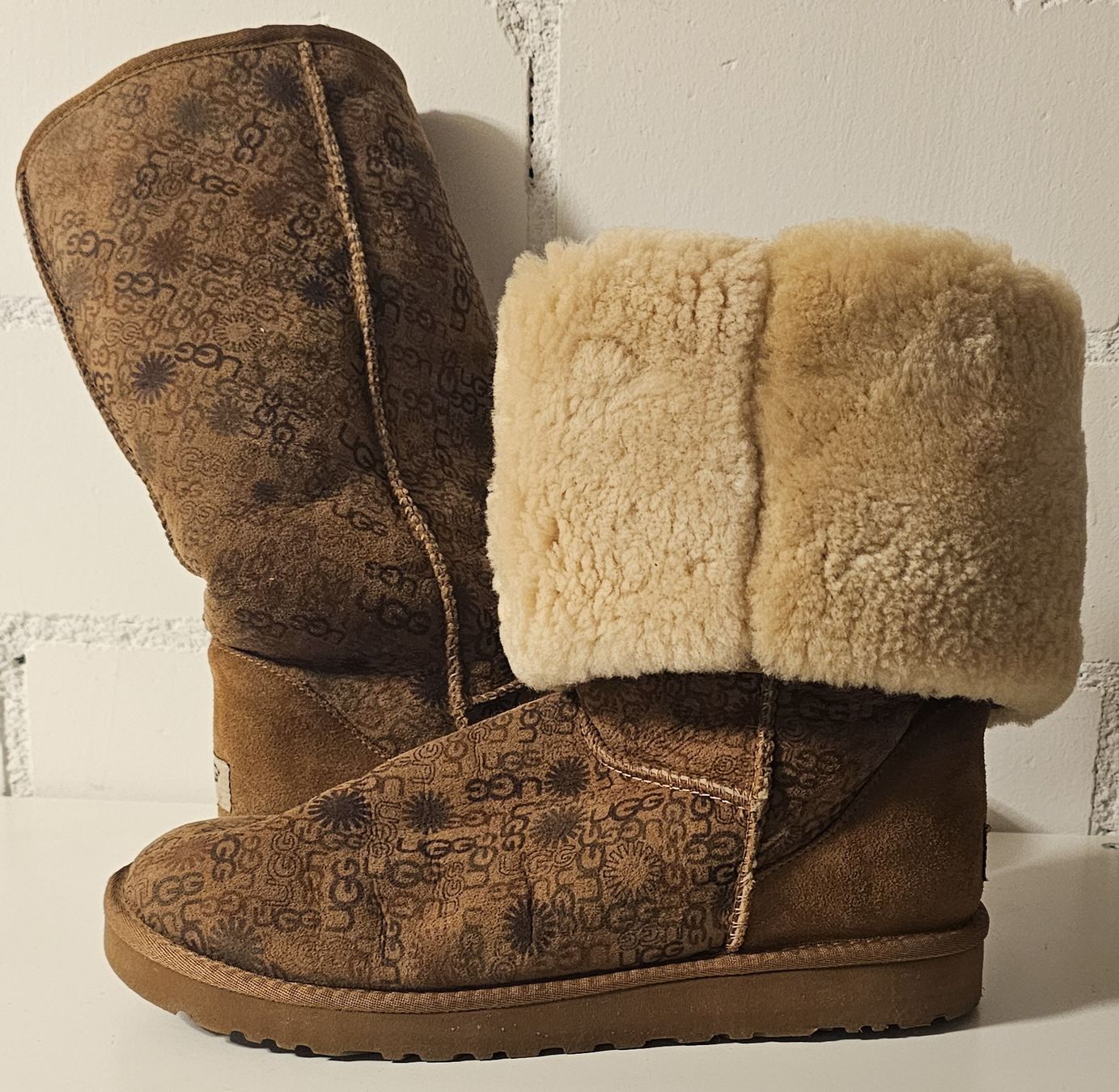 Ugg Boots Classic Tall Logo 5808 Gr.W11 Winterschuhe. (Gebraucht) in ...