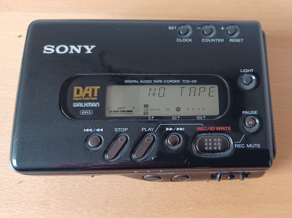 DAT - Digital Audio Tape Recorder TCD-8 Walkman (Gebraucht) in ...