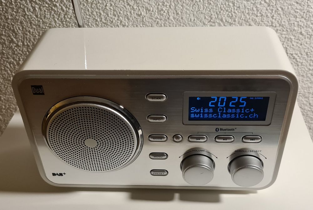 Dual DAB+ Radio DAB17 mit Netz- und Batteriebetrieb (Gebraucht) in Baar ...