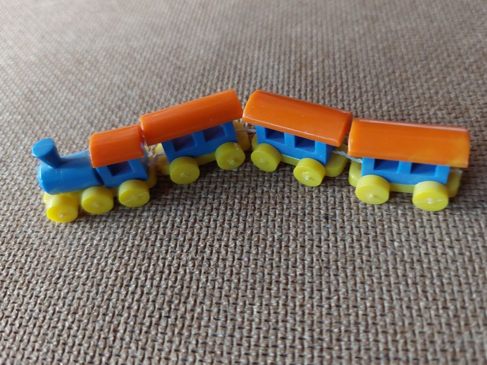 Herziger Zug aus den 70 Jahren fürs Puppenhaus-Puppenstube (Neu (gemäss ...