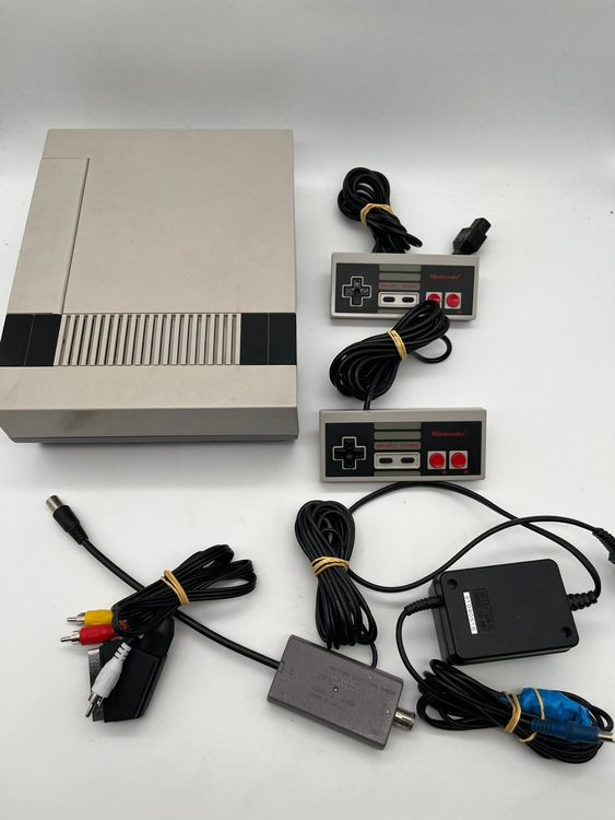 NES + 2 Controller Nintendo Entertainment System Retro (Gebraucht) in ...