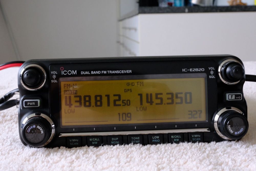 ICOM IC-E2820 2m/70cm FM/DSTAR Funkgerät (Gebraucht) in Zürich für CHF 300 – mit Lieferung auf ...