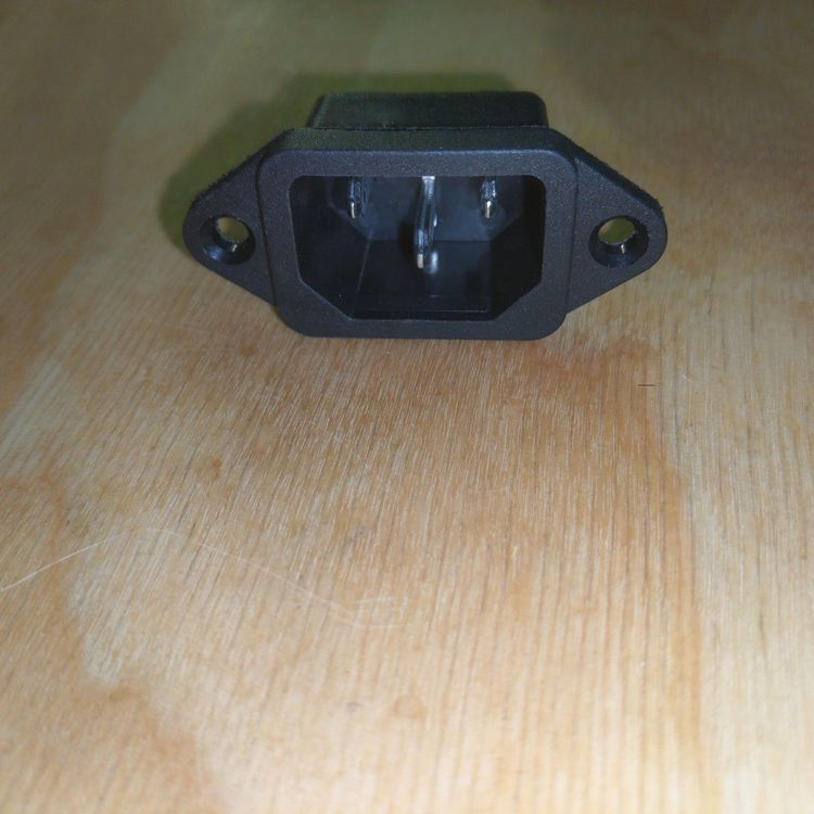 Einbau Buchse Steckdose C14 250V 10A | Kaufen auf Ricardo