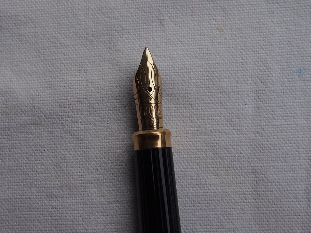 Stylo de prestige CROSS en laque rouge. Neuf (Gebraucht) in Meyrin für ...
