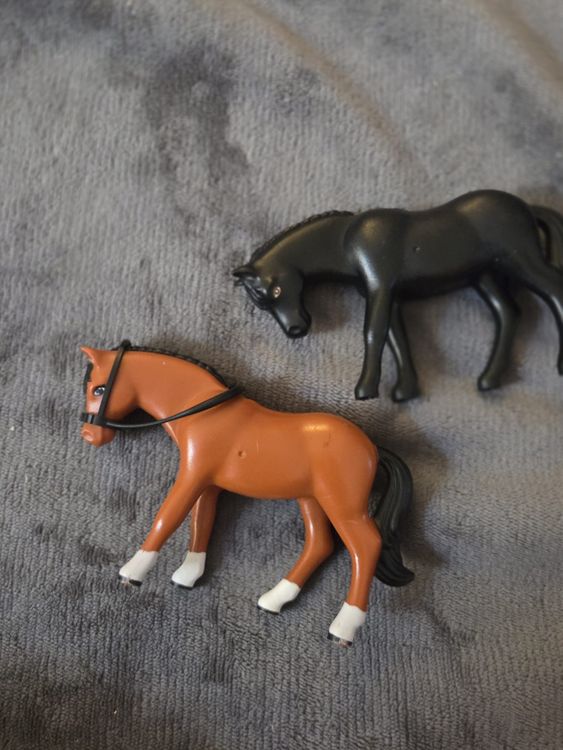 Pferde Set, zwei Pferde Spielfiguren, gut erhalten (Gebraucht) in ...