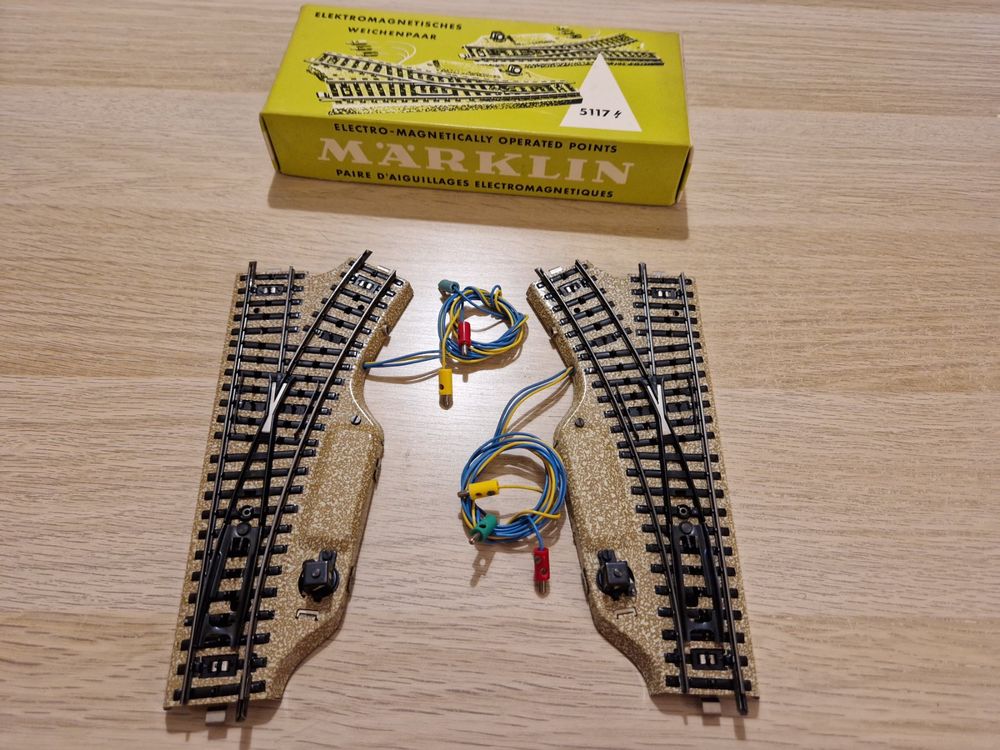 Märklin 5117 Weichenpaar M H0 (8) (Gebraucht) in St-Aubin-Sauges für CHF 22 – mit Lieferung auf ...