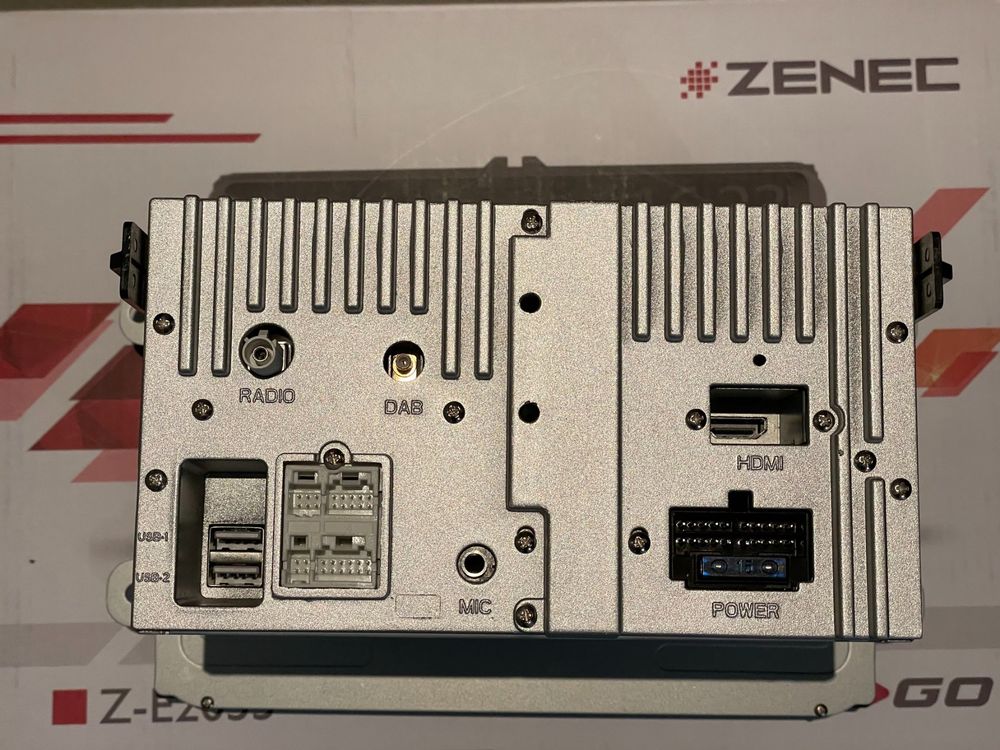Zenec Z-E2055 Autoradio DAB+ Mediacenter / inkl. Quadlock 3 | Kaufen auf Ricardo