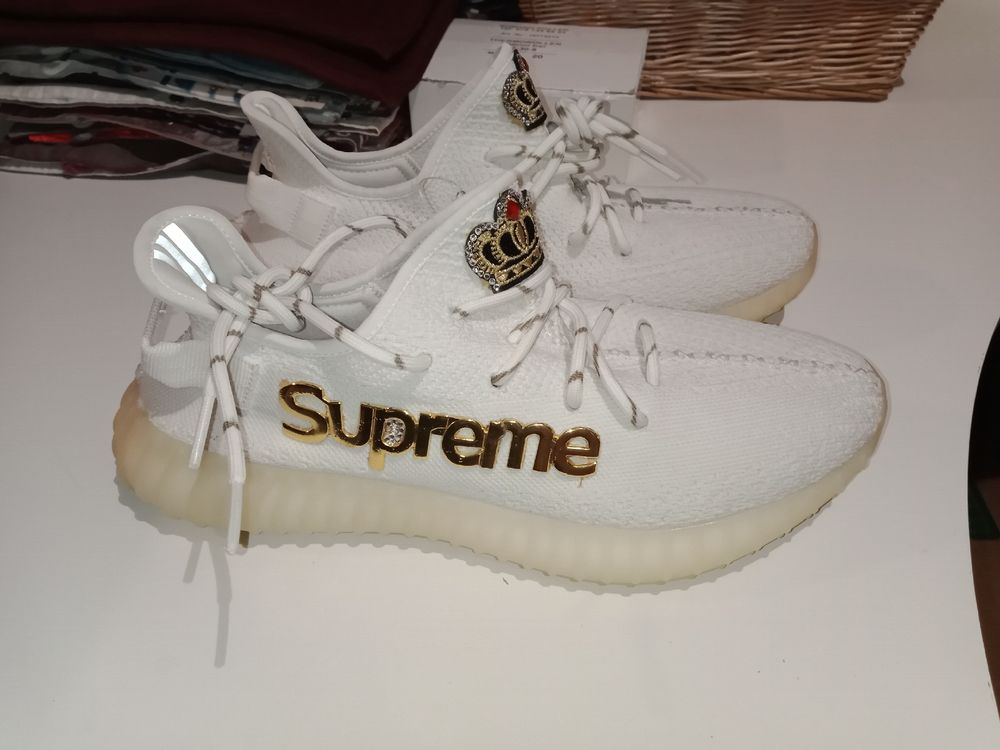Customized Yeezy triple white (Neu und originalverpackt) in ...