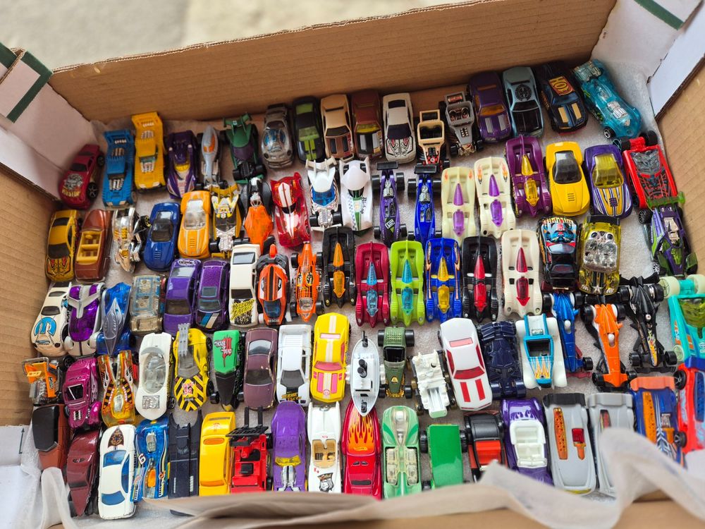 Hot wheels 90 stück (Gebraucht) in Oberbuchsiten für CHF 84.9 – mit ...