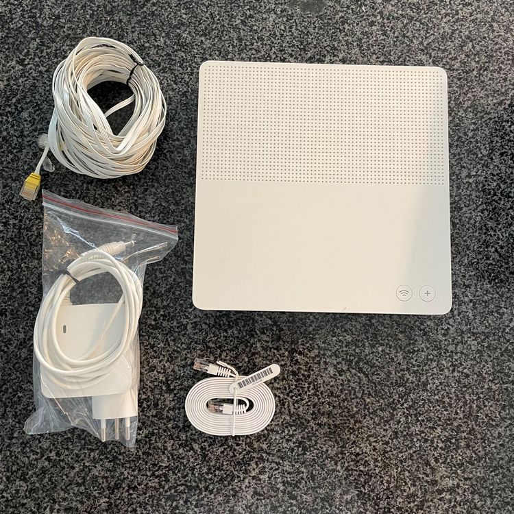 Swisscom Internet-Box standard mit 2x Ethernet-Kabel (Gebraucht) in ...