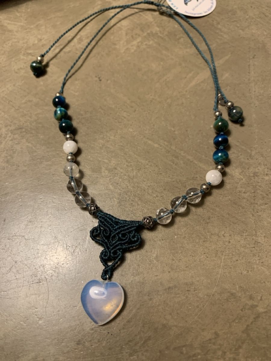 Collier en macramé, pendentif coeur, pierres naturelles (Neuf avec ...