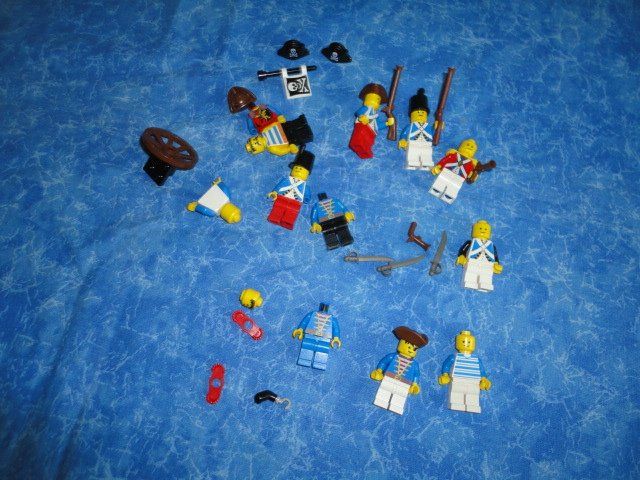 LEGO BLAURÖCKE-PIRATENSACHEN WAFFEN UND | Kaufen auf Ricardo LEGO BLAURÖCKE-PIRATENSACHEN WAFFEN UND | Kaufen auf Ricardo